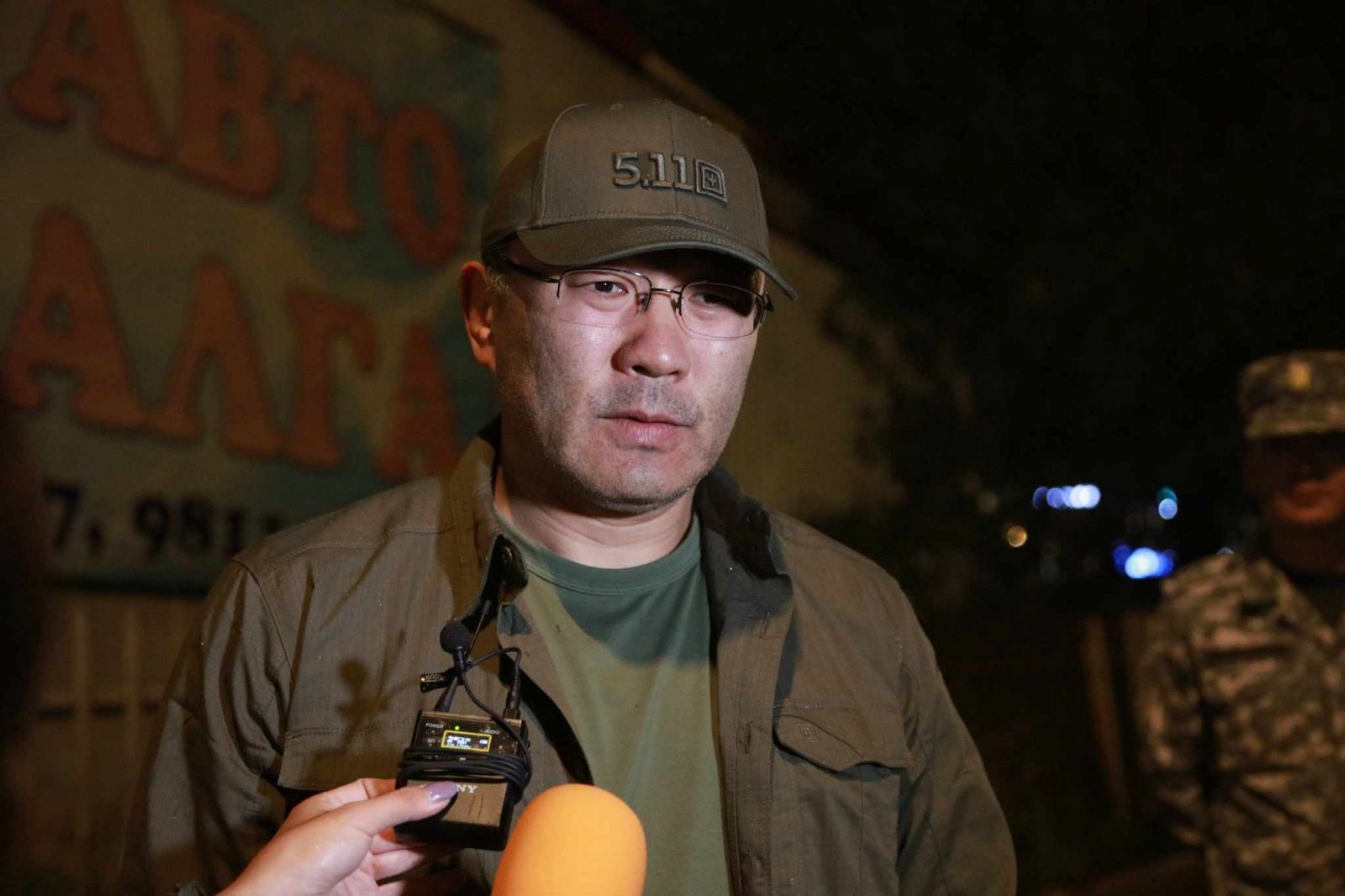 Д.Сумъяабазар Зеленский шиг хувцаслаж эхэллээ